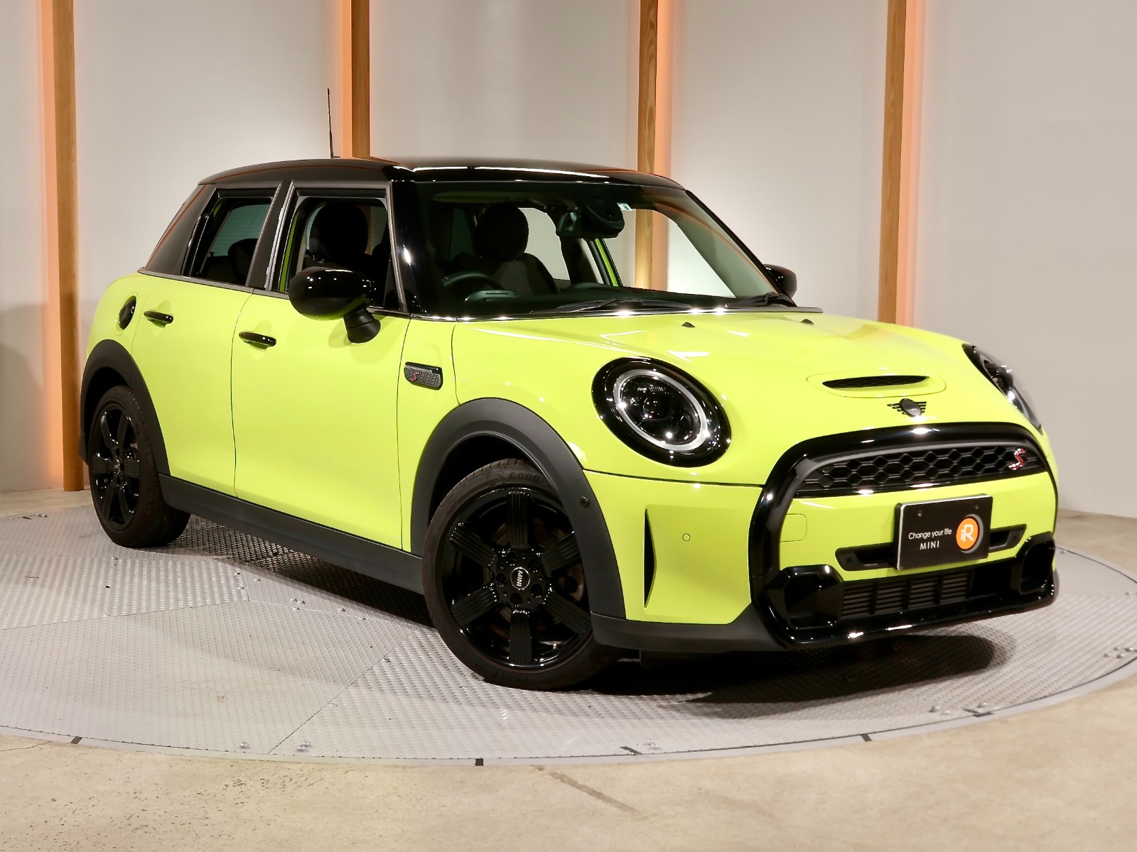 新型ミニクーパー5ドア（MINI COOPER 5 DOOR）発売開始！iR人気No.1モデルはフルモデルチェンジ後も最強モデルとなるのか ...