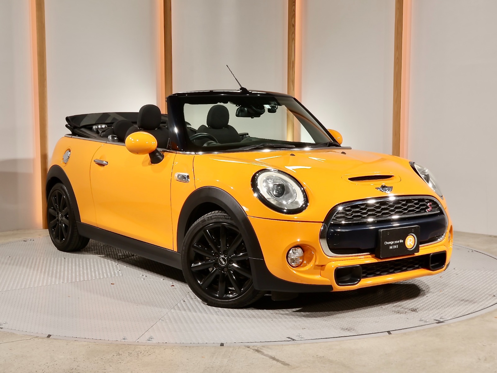 新型ミニクーパーコンバーチブル(F67)発表！内外装の分析＆先代モデルとの比較を大公開！ | ブログ＆メディア | MINI（ミニ）の中古車専門店iR