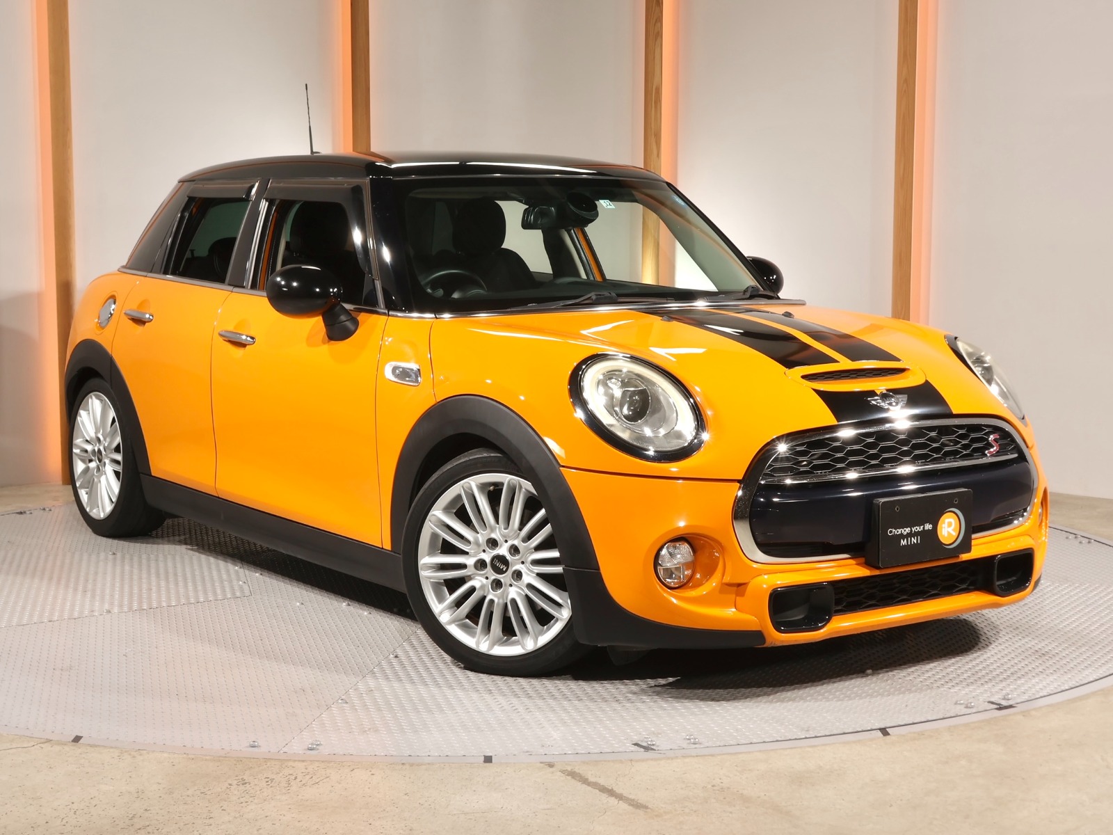新型ミニクーパー5ドア（MINI COOPER 5 DOOR）発売開始！iR人気No.1モデルはフルモデルチェンジ後も最強モデルとなるのか ...