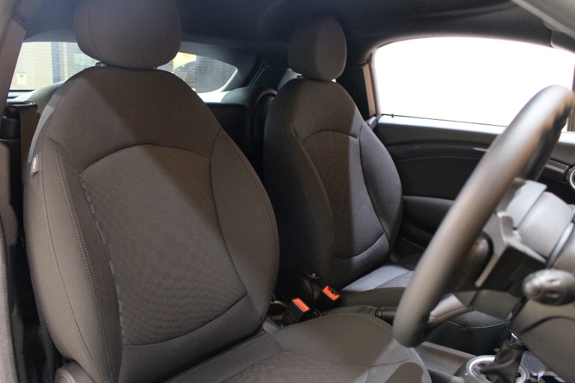 実はBMWミニ史上最強のスポーツモデル？！ミニクーペ(R58)を徹底解剖！ | ブログ＆メディア | MINI（ミニ）の中古車専門店iR